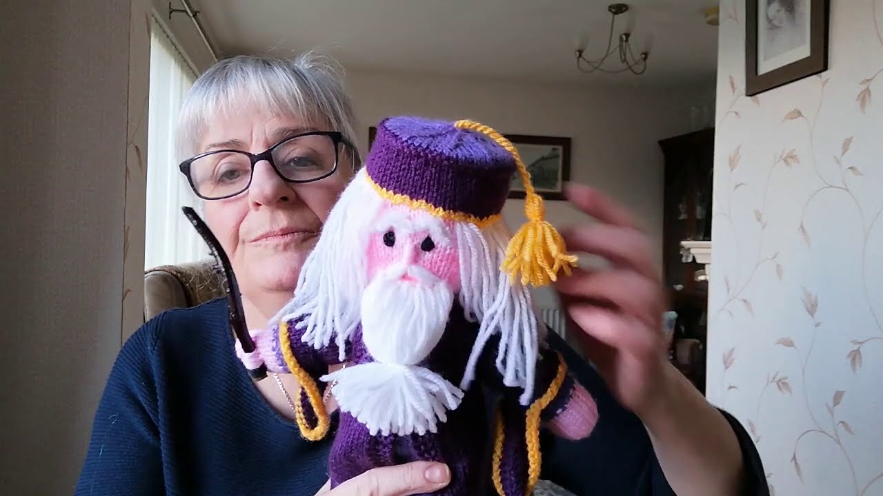 Albus Dumbledore Knitting Pattern by Elaine - YouTube