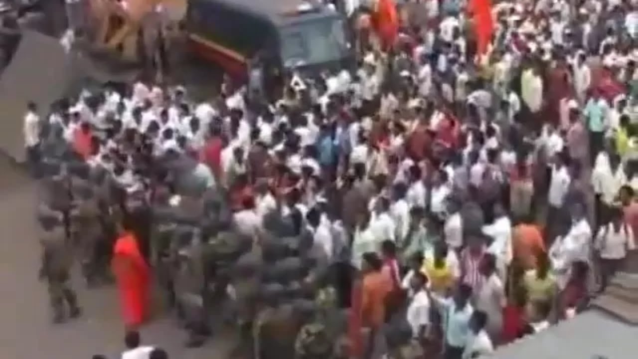 Fight between hindu vs muslims in front of mashjid || India hindu and ...