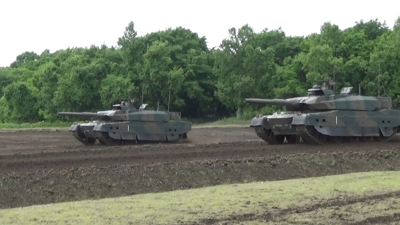10式戦車の機動展示（急制動・姿勢制御・超信地旋回）第1特科団・北千歳駐屯地記念行事2017年 JGSDF Type 10 MBT Demo ...