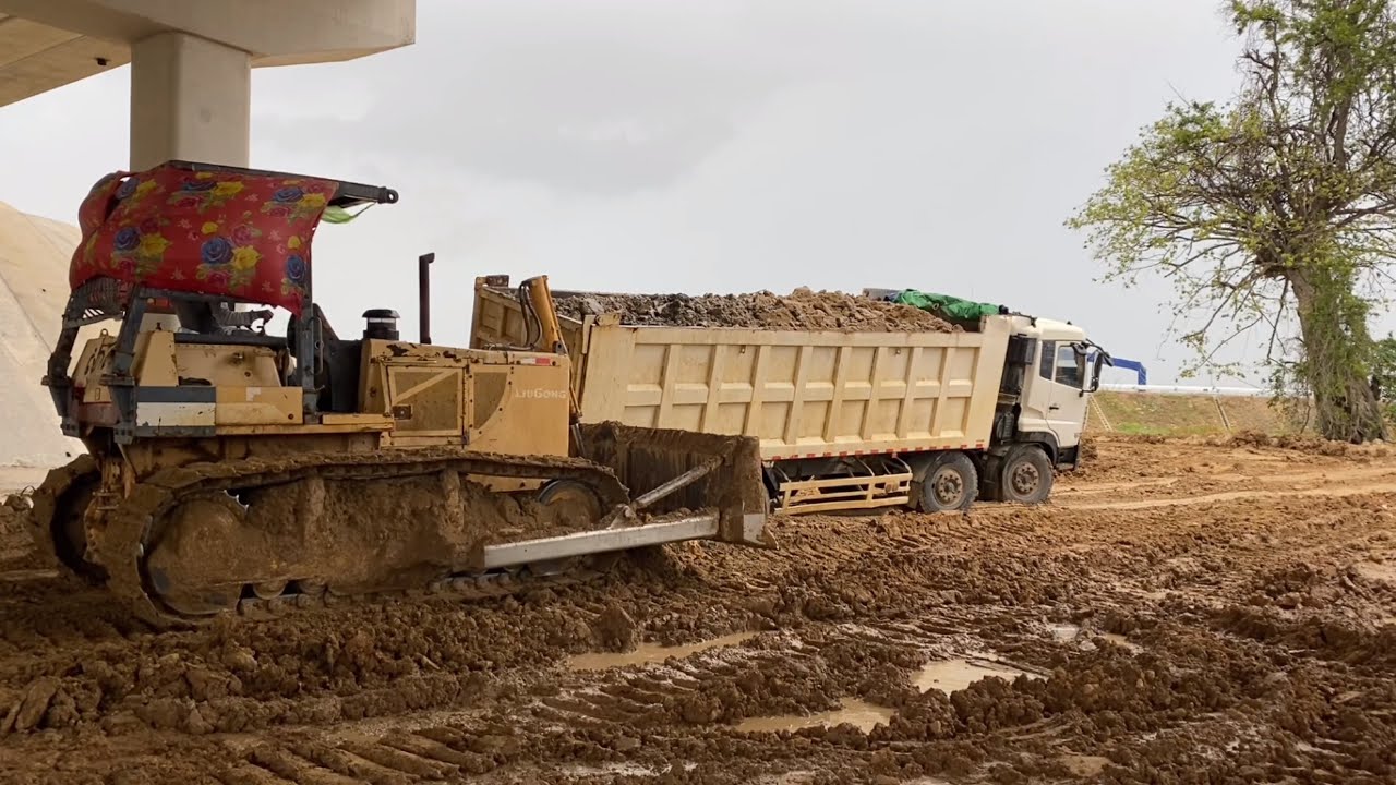 New Project! Dump truck stuck in deep mud and helped by LuiGong Bulldozer under heavy rain - YouTube