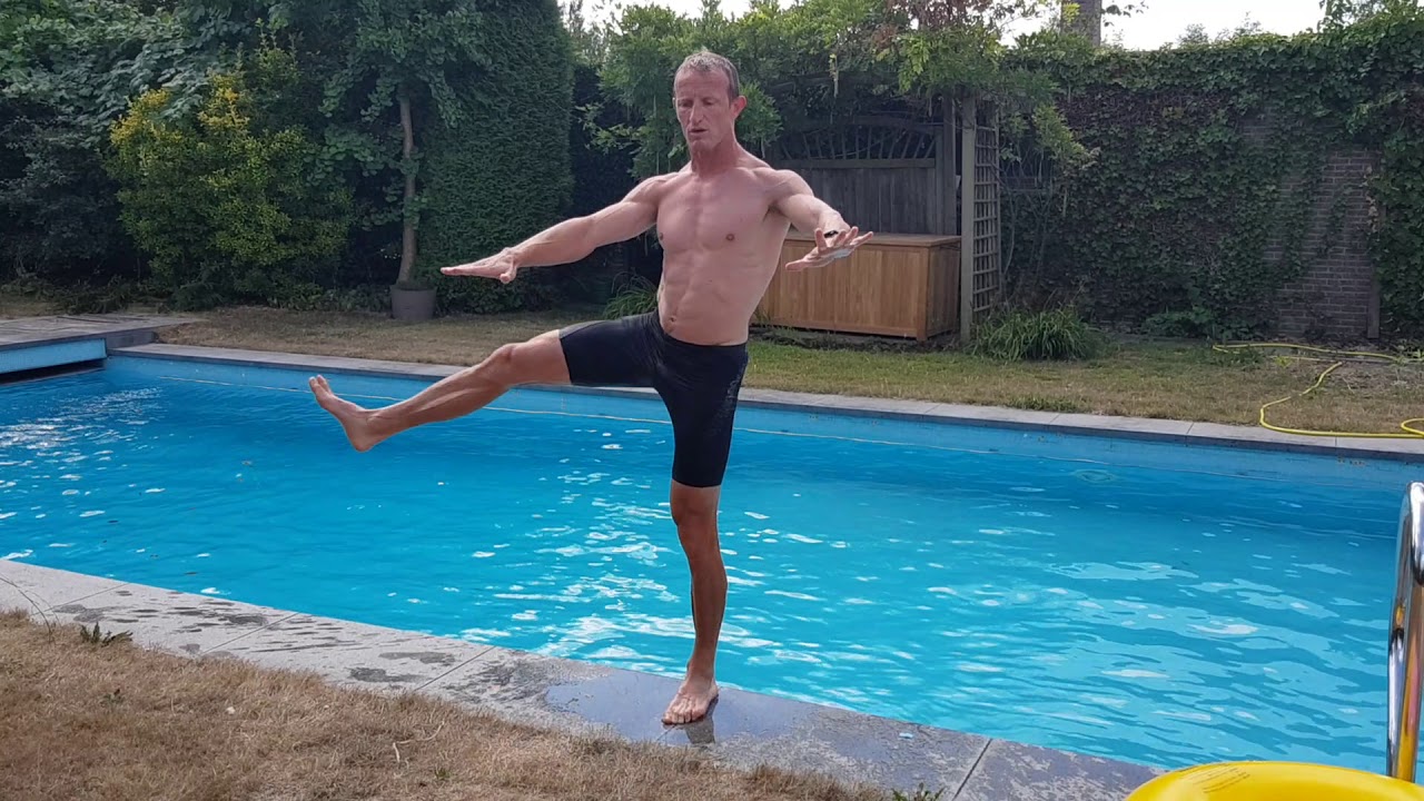 Aquatraining leg swings - YouTube