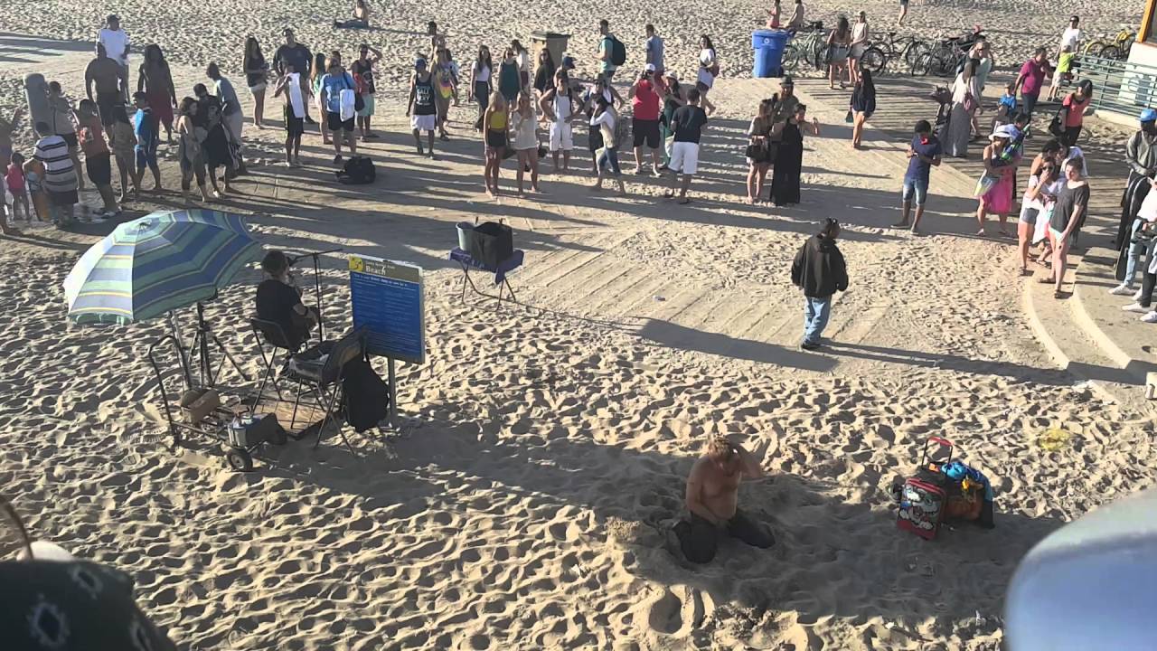 Another video of Homeless, Drugs, and La Bamba at the Santa Monica Pier ...