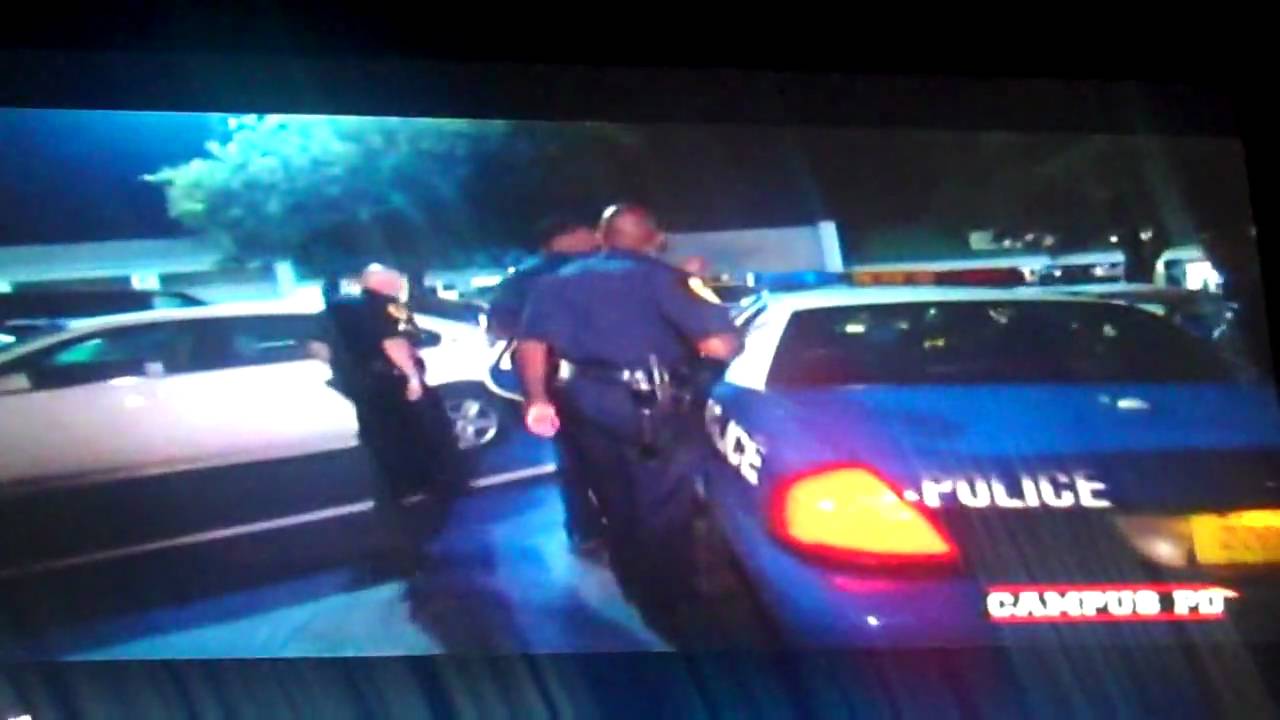 lady breaks cops car window - YouTube