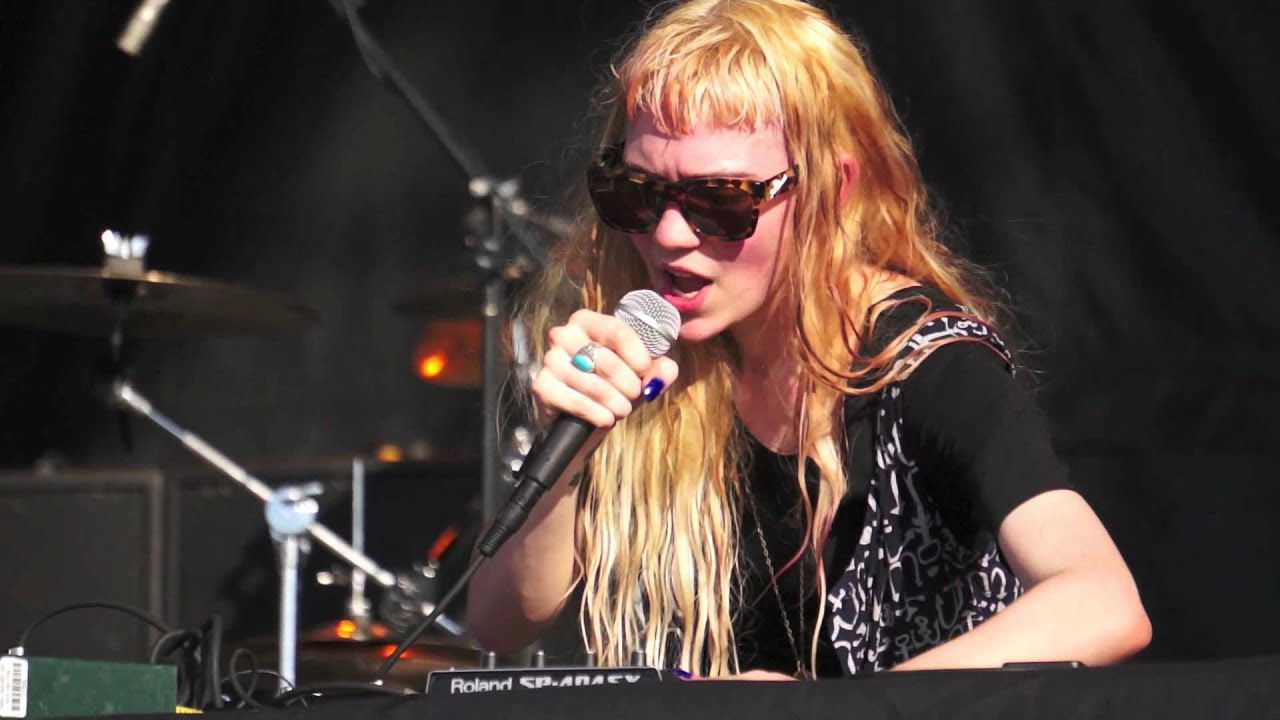 Grimes - Genesis (live at Ottawa Bluesfest 2012) - YouTube