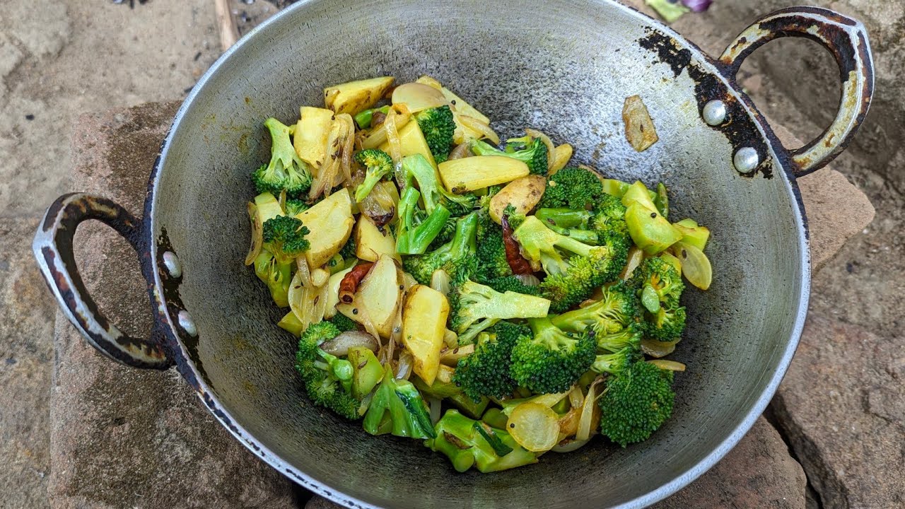 Broccoli Potato stir fry | Broccoli Aloo Sabzi - YouTube