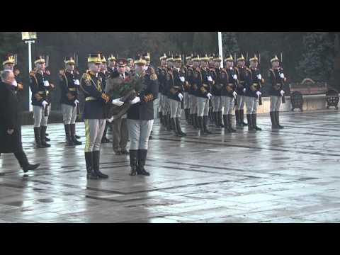 La mormantul Soldatului necunoscut De ziua Romaniei 3