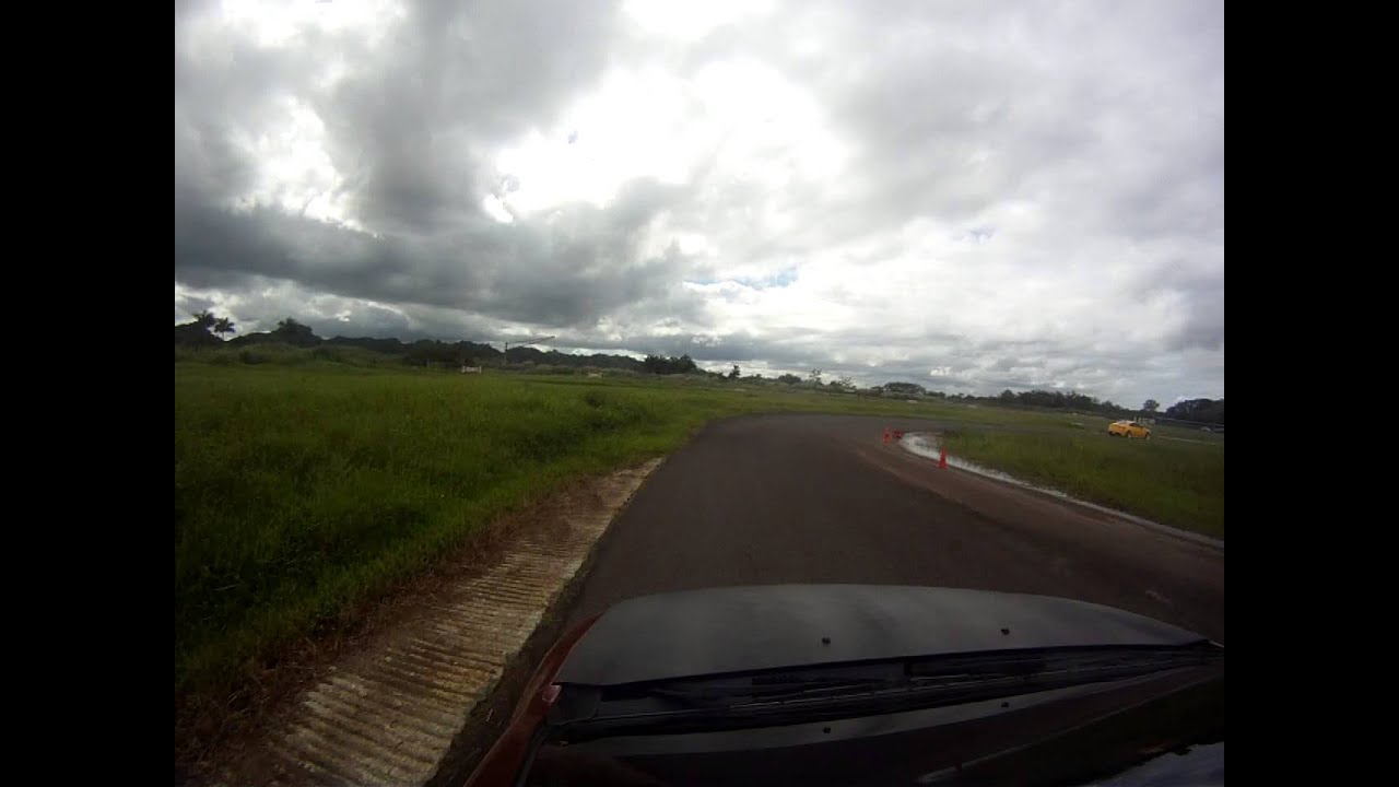 Genesis coupe 2.0t vs eclipse v6 - YouTube