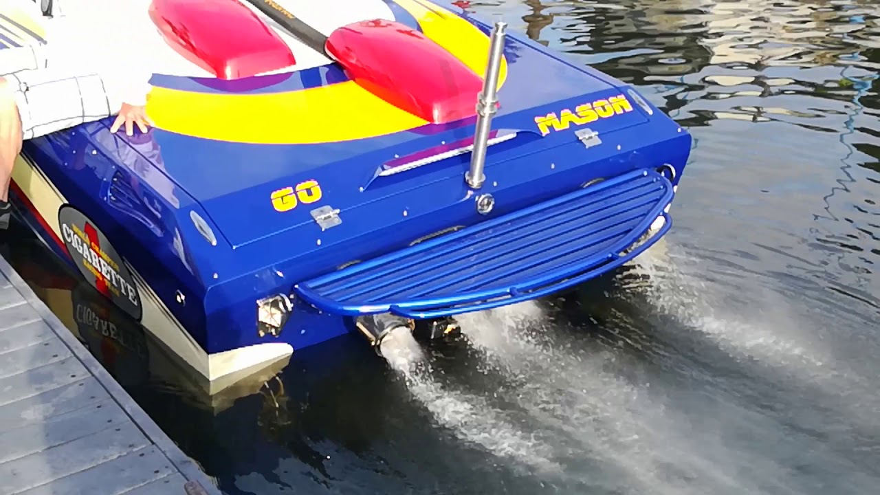 Beautiful 36' Cigarette race boat & spectator Fountain boat, V8 engines ...