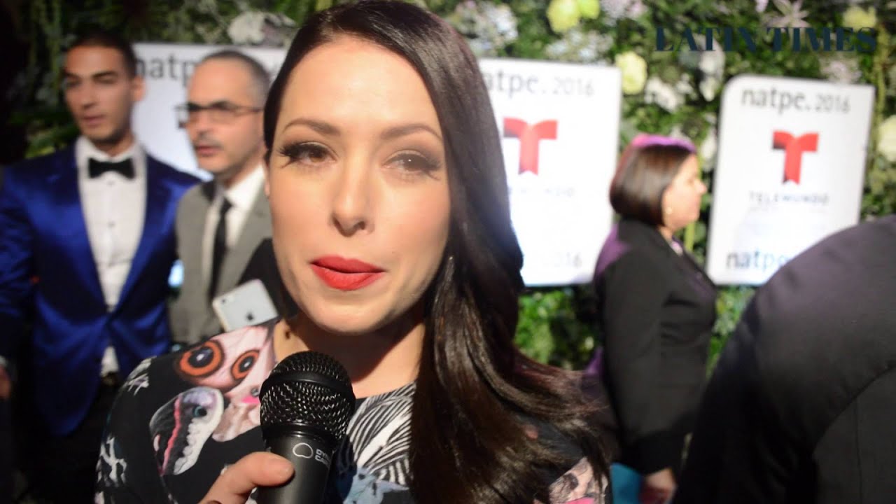 Telemundo stars talk favorite TV shows - YouTube