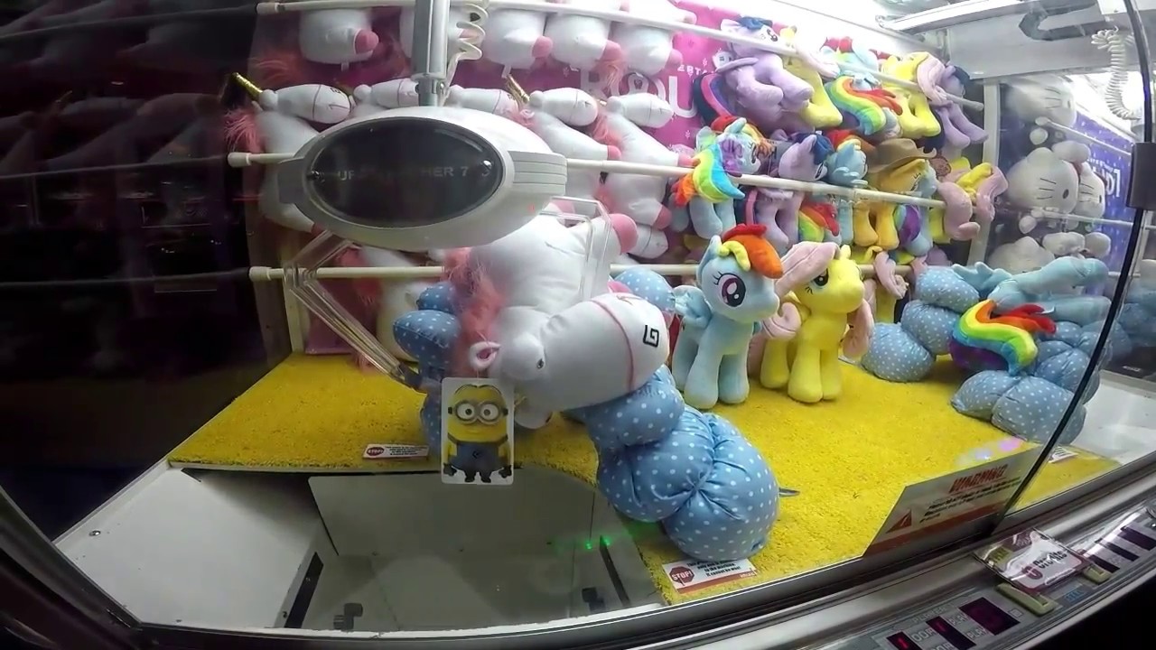 Round 1 Crane and Claw machines - YouTube