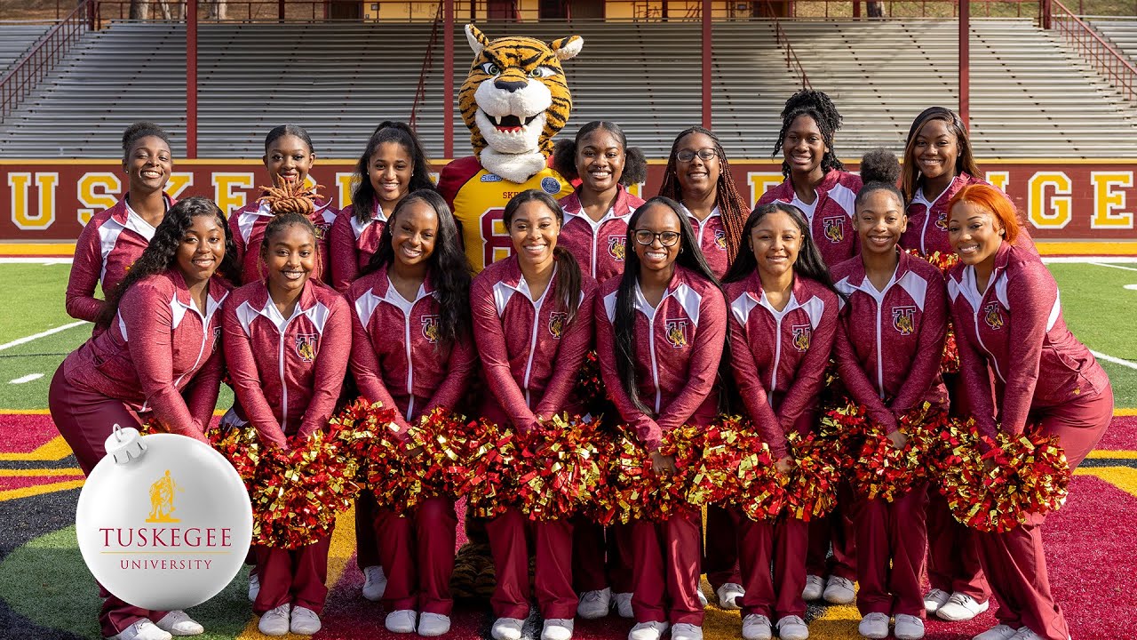 Holiday Greetings from the Tuskegee University Cheerleaders. - YouTube