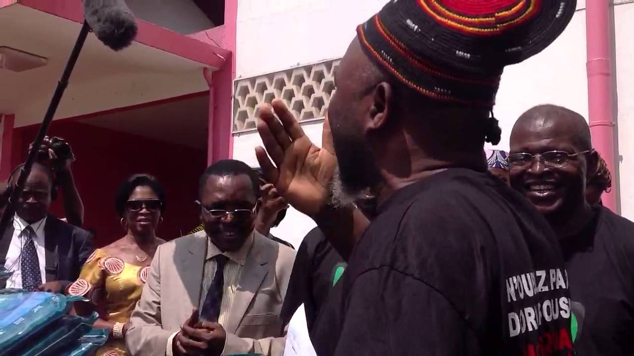 Prince Y. Afoa Akom applies his Njang styled "Discussion" i - YouTube