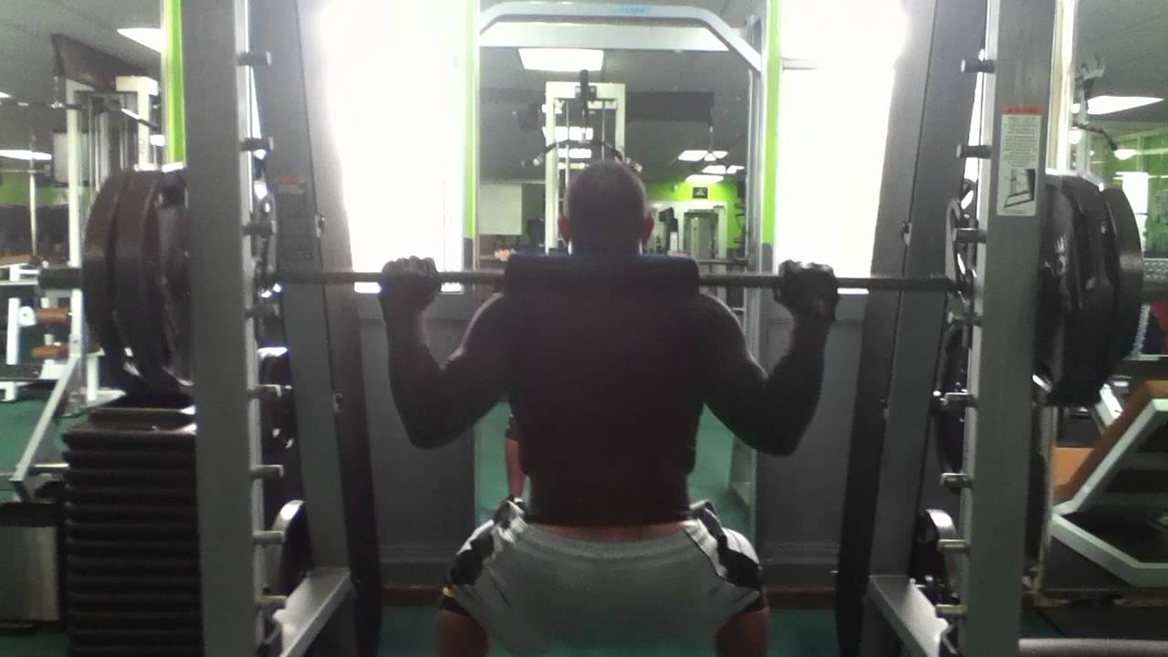 smith machine 225 pounds squats - YouTube