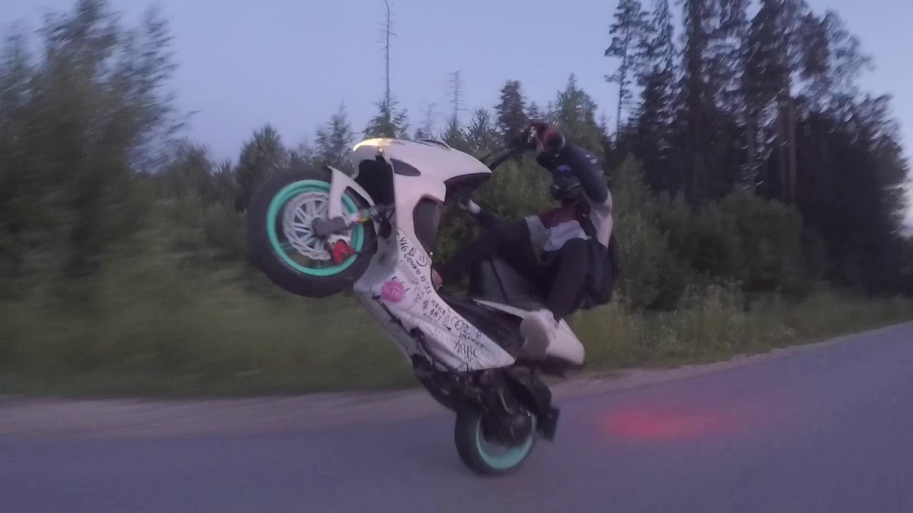 Aprilia Sr50 Wheelie edit - YouTube