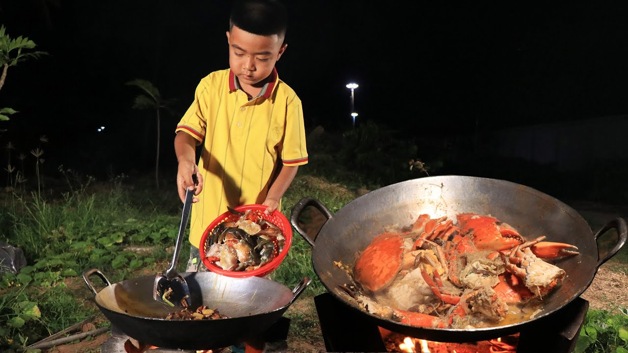 Chef Seyhak cook mud crab with glass noodle / Yummy mud crab cooking - YouTube
