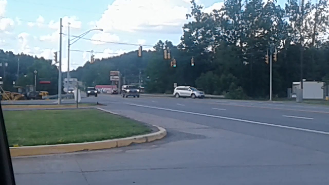 Randolph County EMS medic 787 responding in Elkins, WV - YouTube