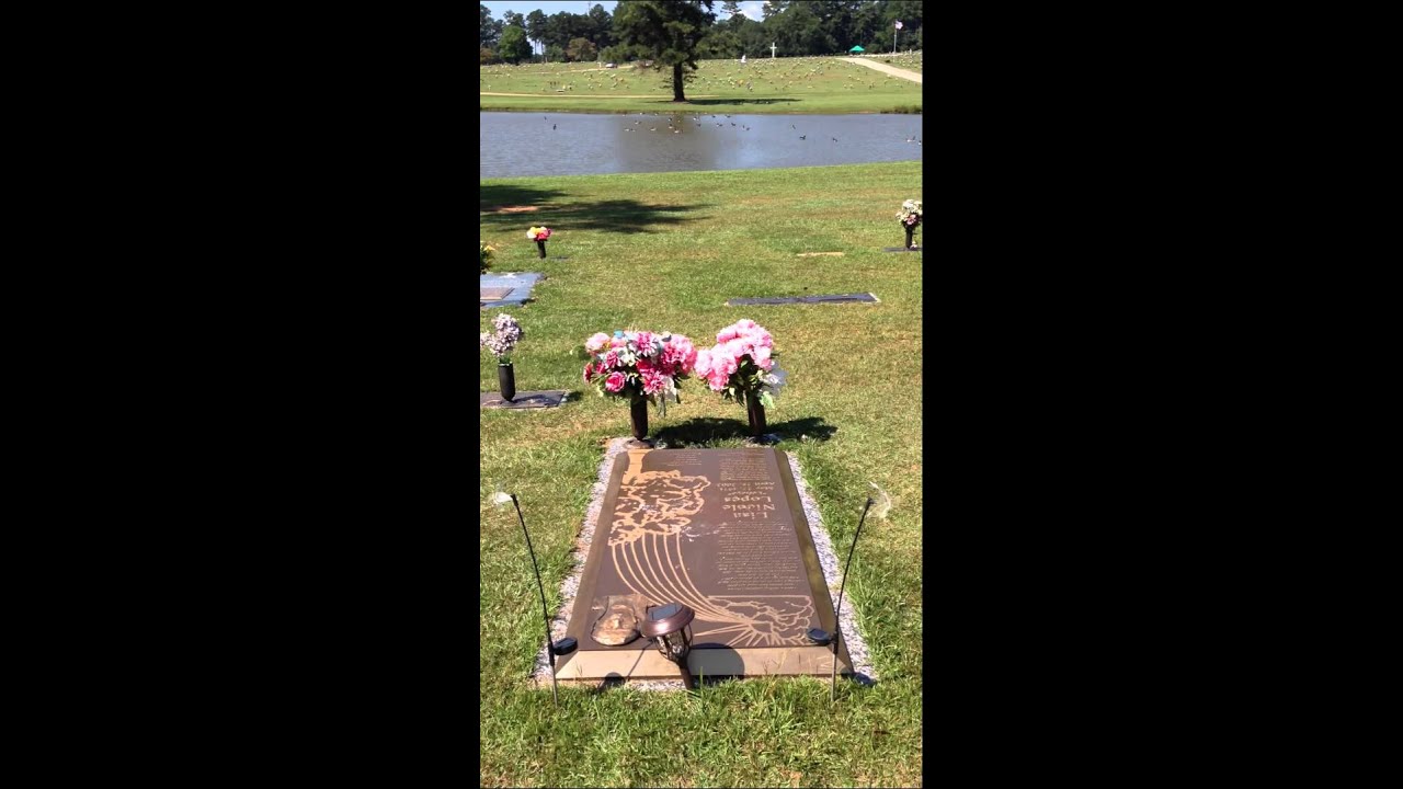 Visiting lisa left eye lopes final resting place - YouTube