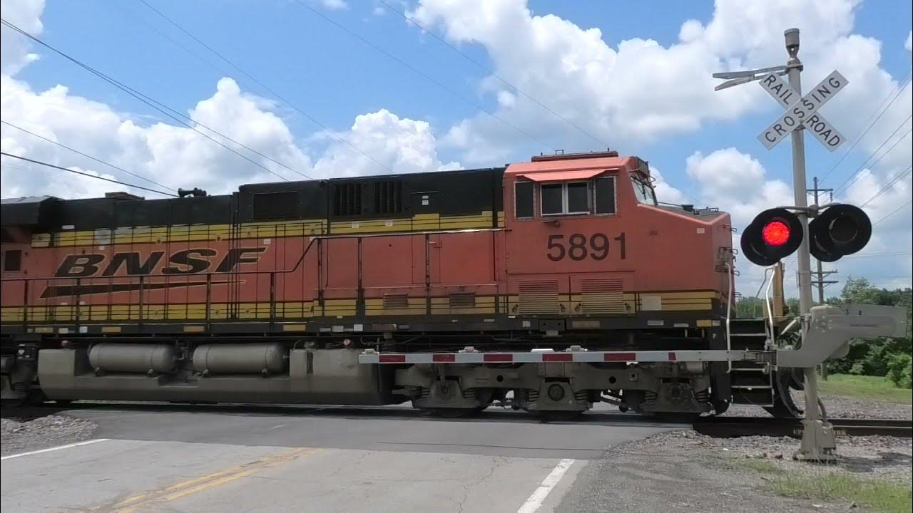 BNSF 5891 North in Marion, IL 6/10/21 - YouTube