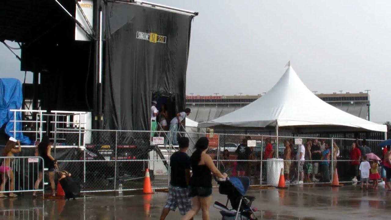 Just before the models start - HIN NOPI Atlanta 2010 - YouTube