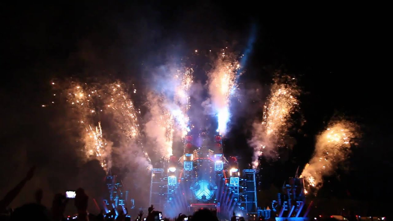 Defqon.1 Festival Australia 2010 - Endshow + Fireworks ft. Headhunterz ...