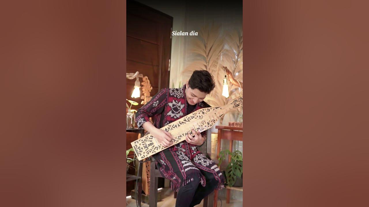 Sialan (Sape' Cover by Alif Fakod) - YouTube