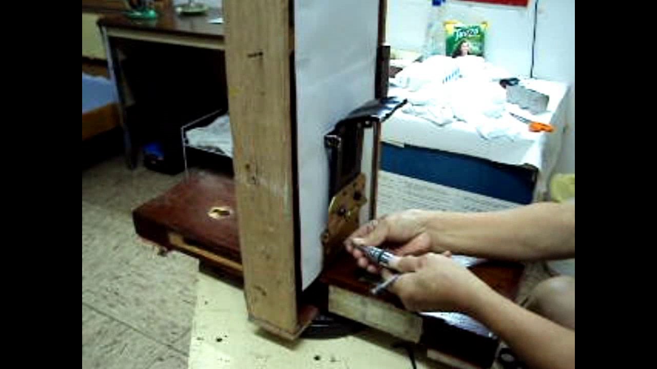 HOW TO MAKE A DOOR BARRICADE floor type - DIY - YouTube