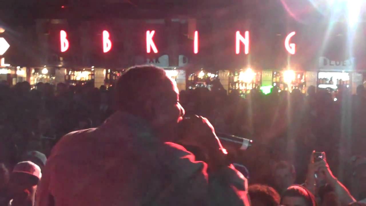 Kendrick Lamar freestyle at XXL Freshman Show 2011.MP4 - YouTube