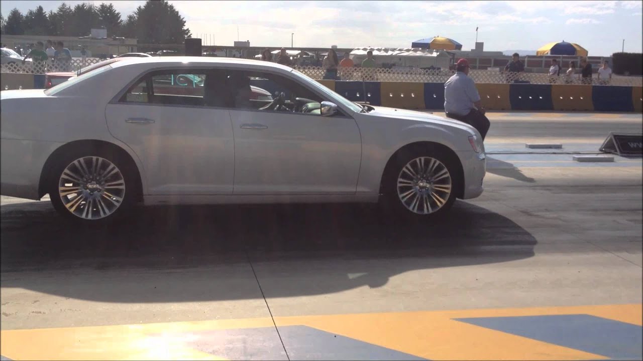Chrysler 300C Vs Mustang GT - YouTube