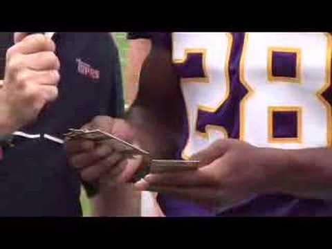 Topps 2007 NFL Rookie Photo Shoot with Adrian Peterson - YouTube