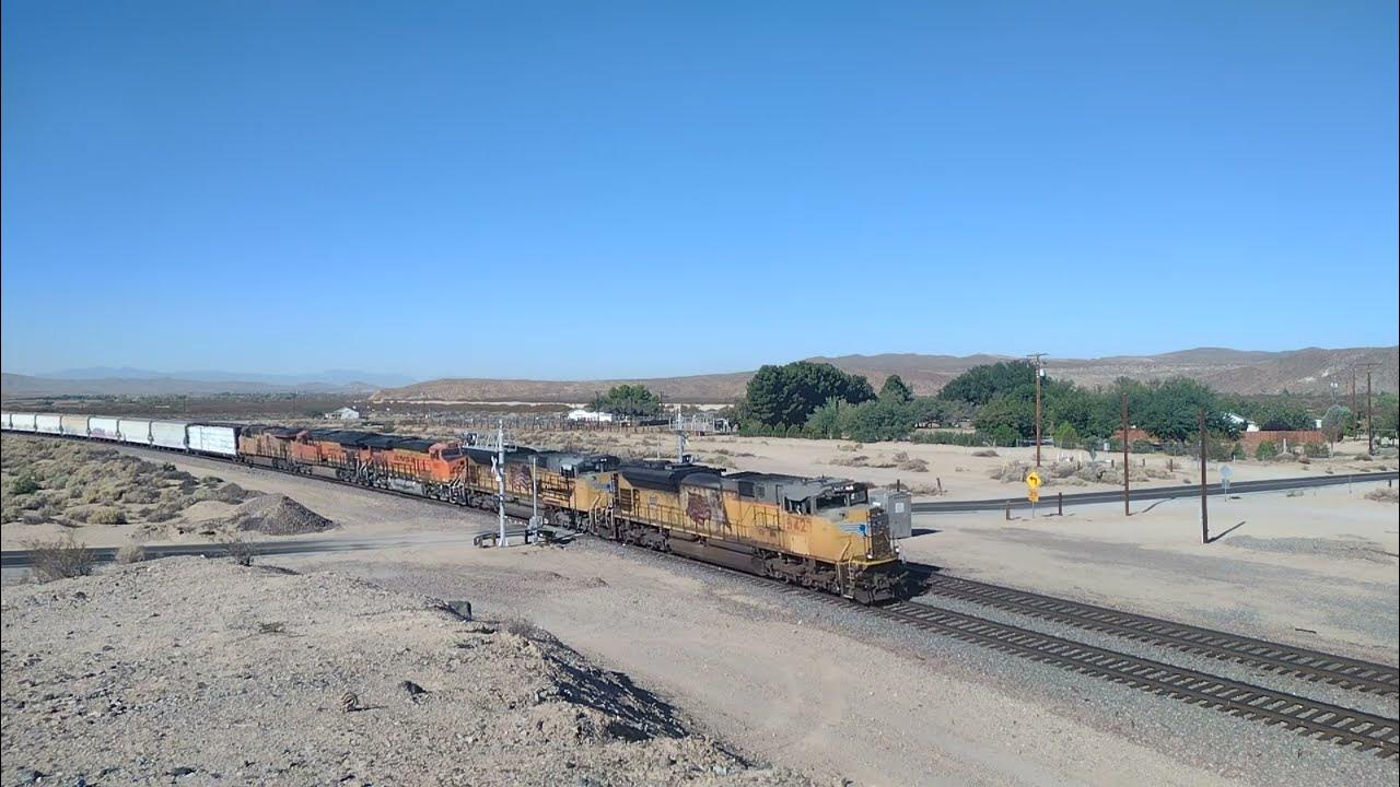 EB UP Manifest Train Feat Duo BNSF And Rear DPU In Hodge Ca! #bigbossrailfanner - YouTube