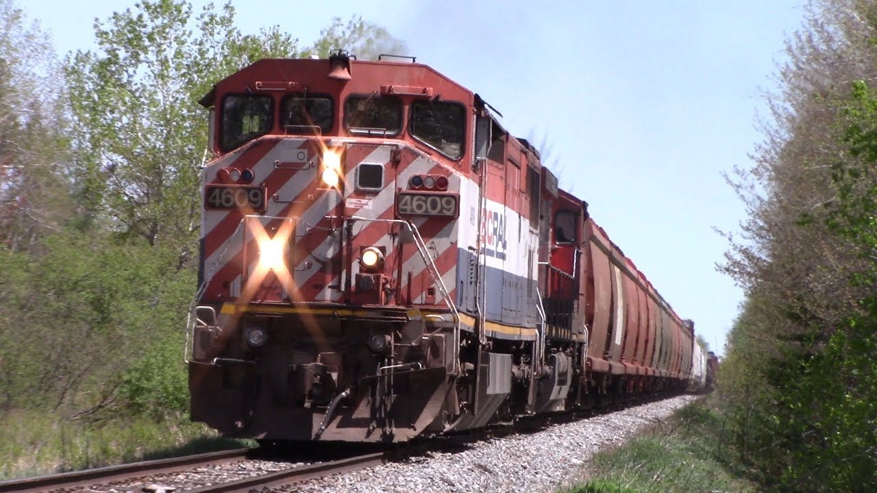 BC Rail Cowl Dash-8 Leads Again! Manifest Train CN 594 West at Allison ...