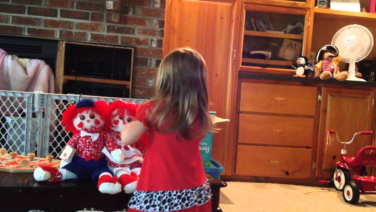 Princess Leia singing With toys - YouTube