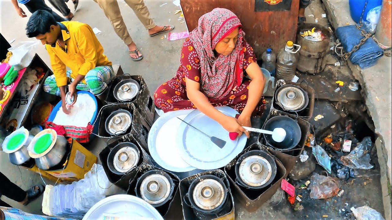 Old Lady Making Bangladeshi Chitoi Pitha Recipe @streetfoodbank - YouTube