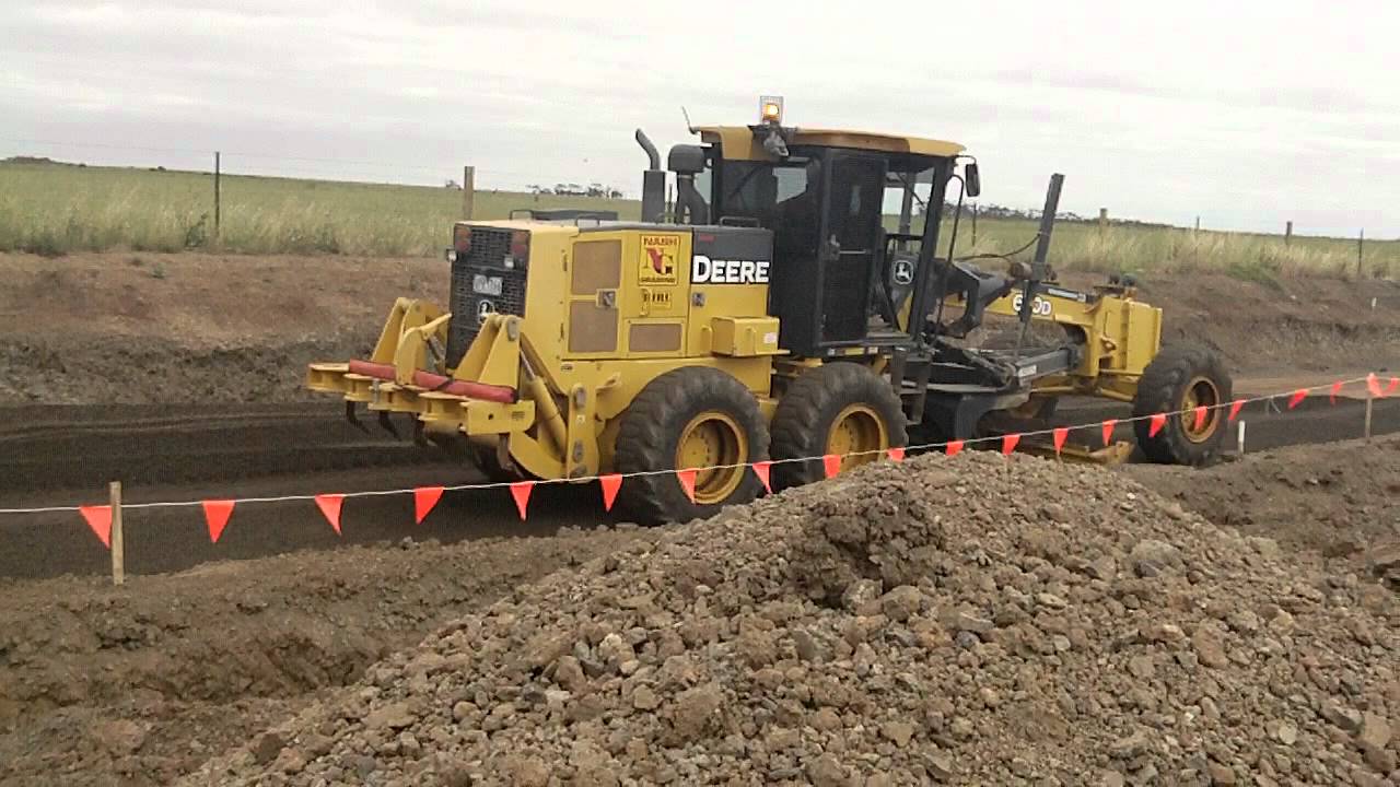 670D Deere grader, grading rock - YouTube