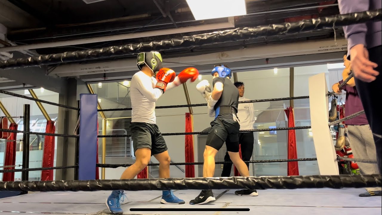 Amateur boxing sparring at Boomerz boxing gym - YouTube