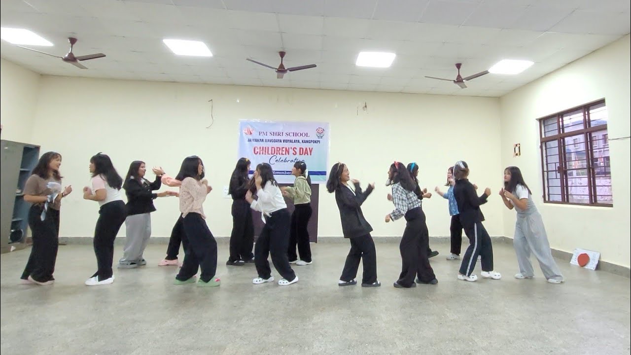 Class 10 girls dance | children's day - YouTube