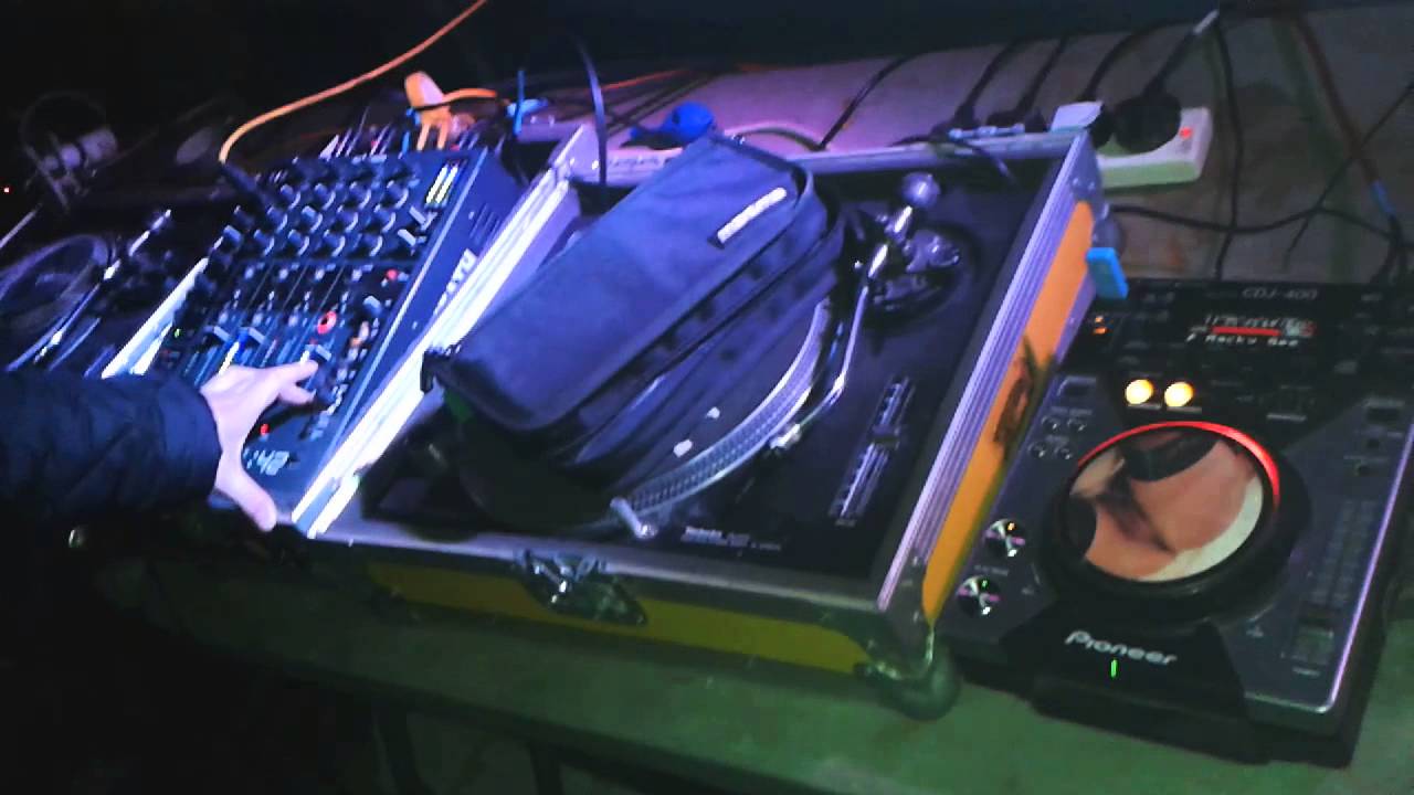 Squat rave 2014 - YouTube