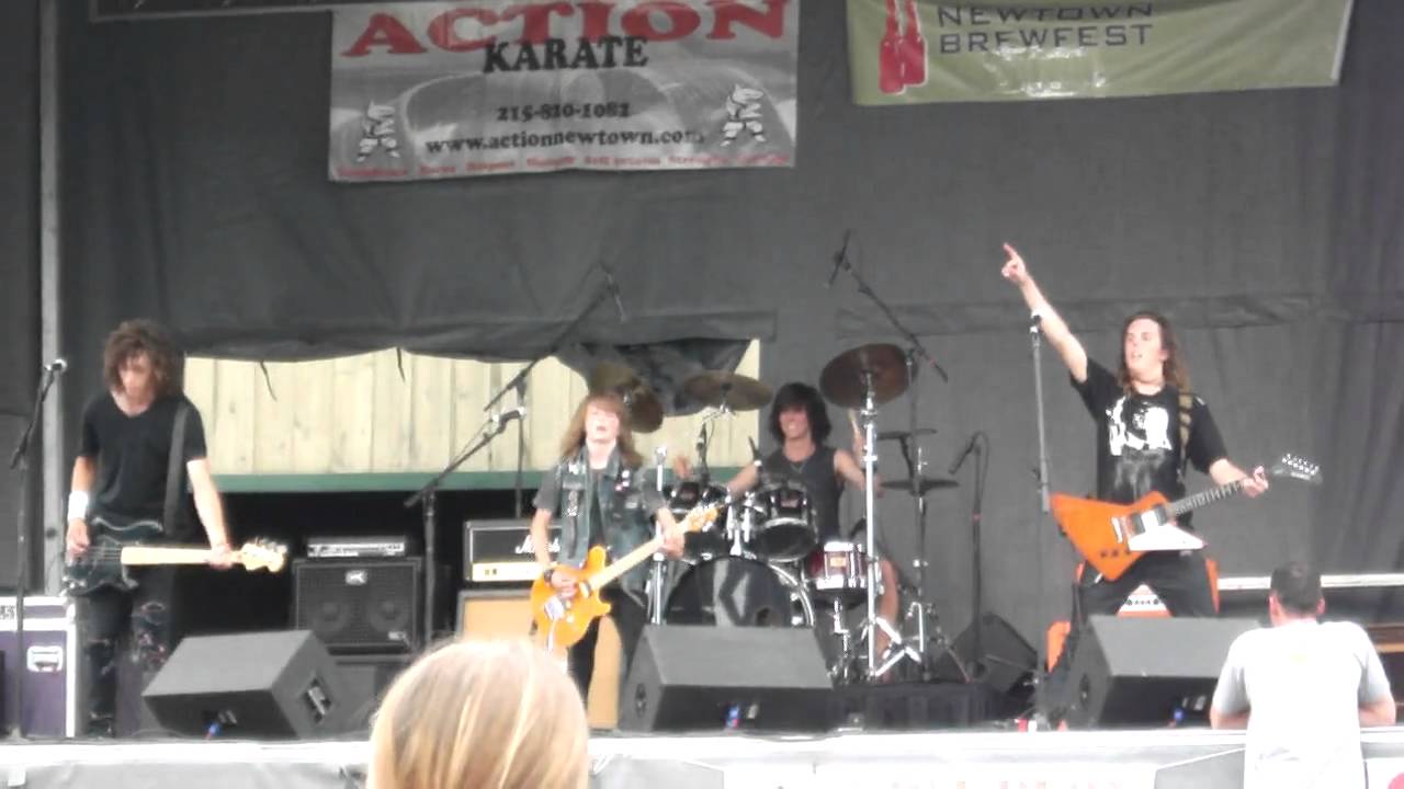 JC Satellite - Rule the World & She's A Rebel - YouTube