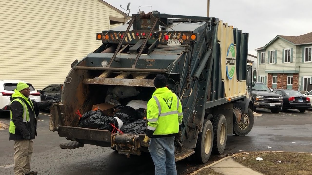 Groot Mack MR Leach 2RII Rear Loader Garbage Truck Packing Massive Bag ...