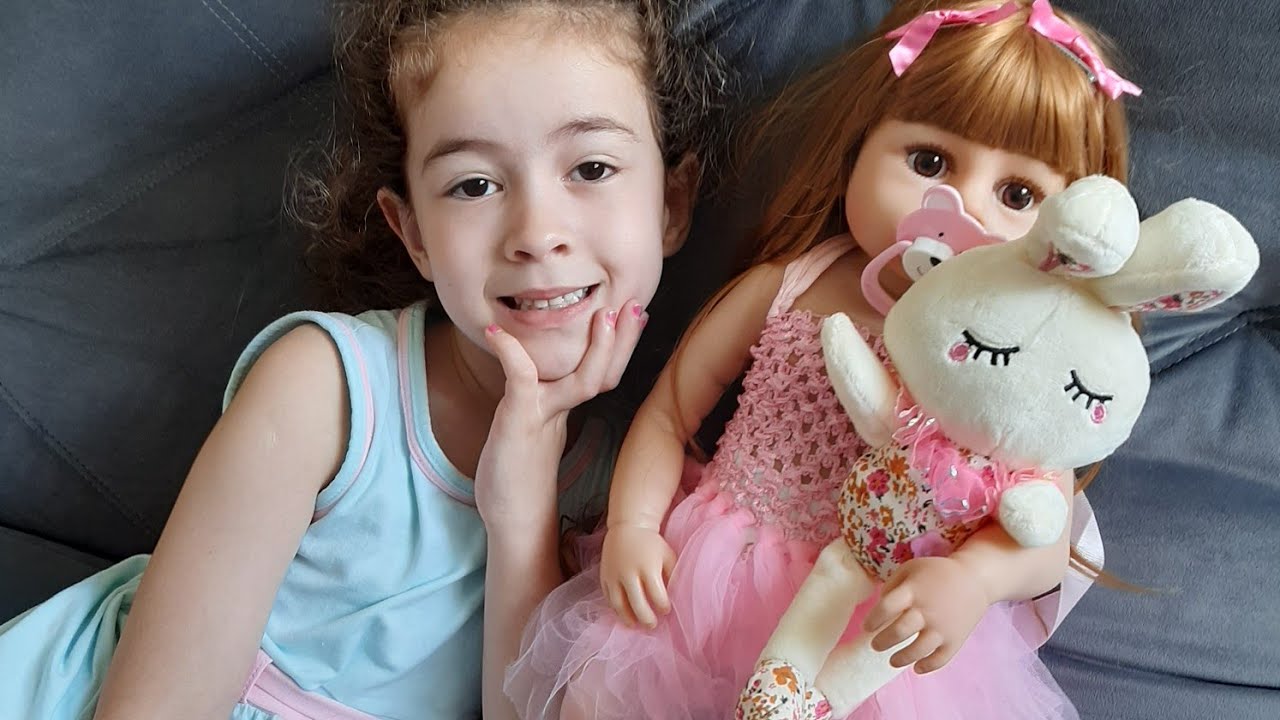 BRINCANDO COM MINHA BONECA NOVA - YouTube