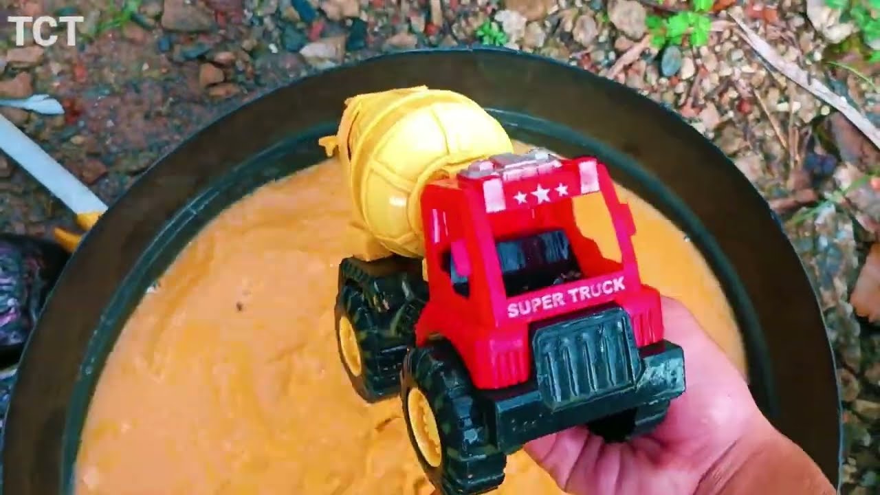 Membersihkan mainan, bima x, kereta api, truk kontainer, kura-kura ...