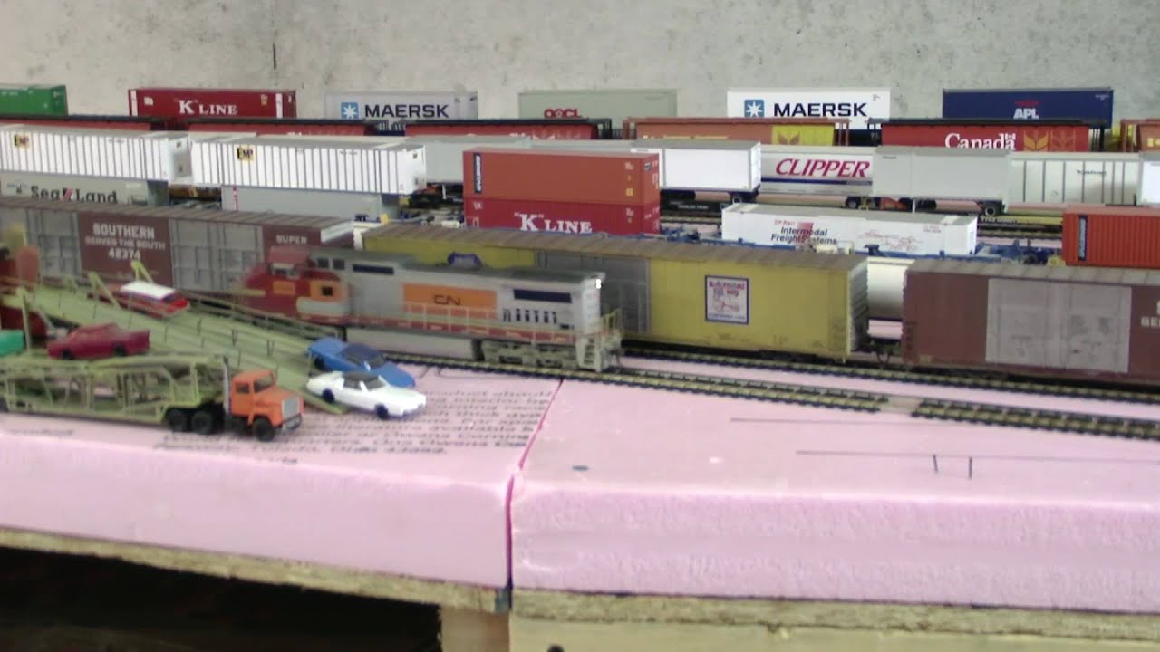 Atlas CN x-BNSF C40-8W #2139 with DCC - YouTube