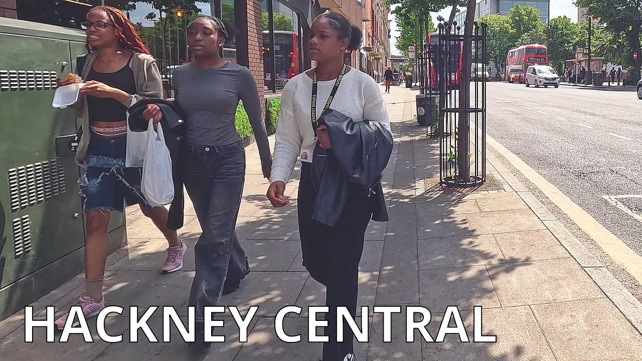 HACKNEY CENTRAL, MARE ST, Town Centre Walk, Spring Friday Afternoon ...