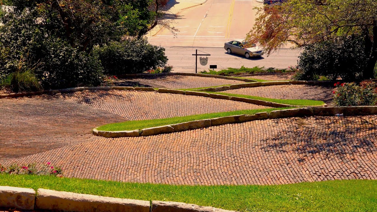 Snake Alley, Worlds Crookedest Street, Burlington, Iowa. Curvier Than ...