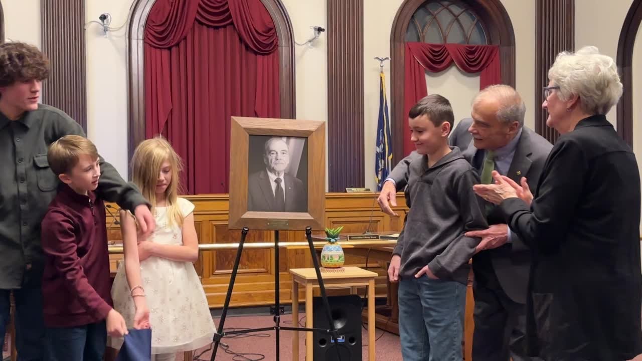 Portrait of Auburn Mayor Michael Quill unveiled at meeting - YouTube