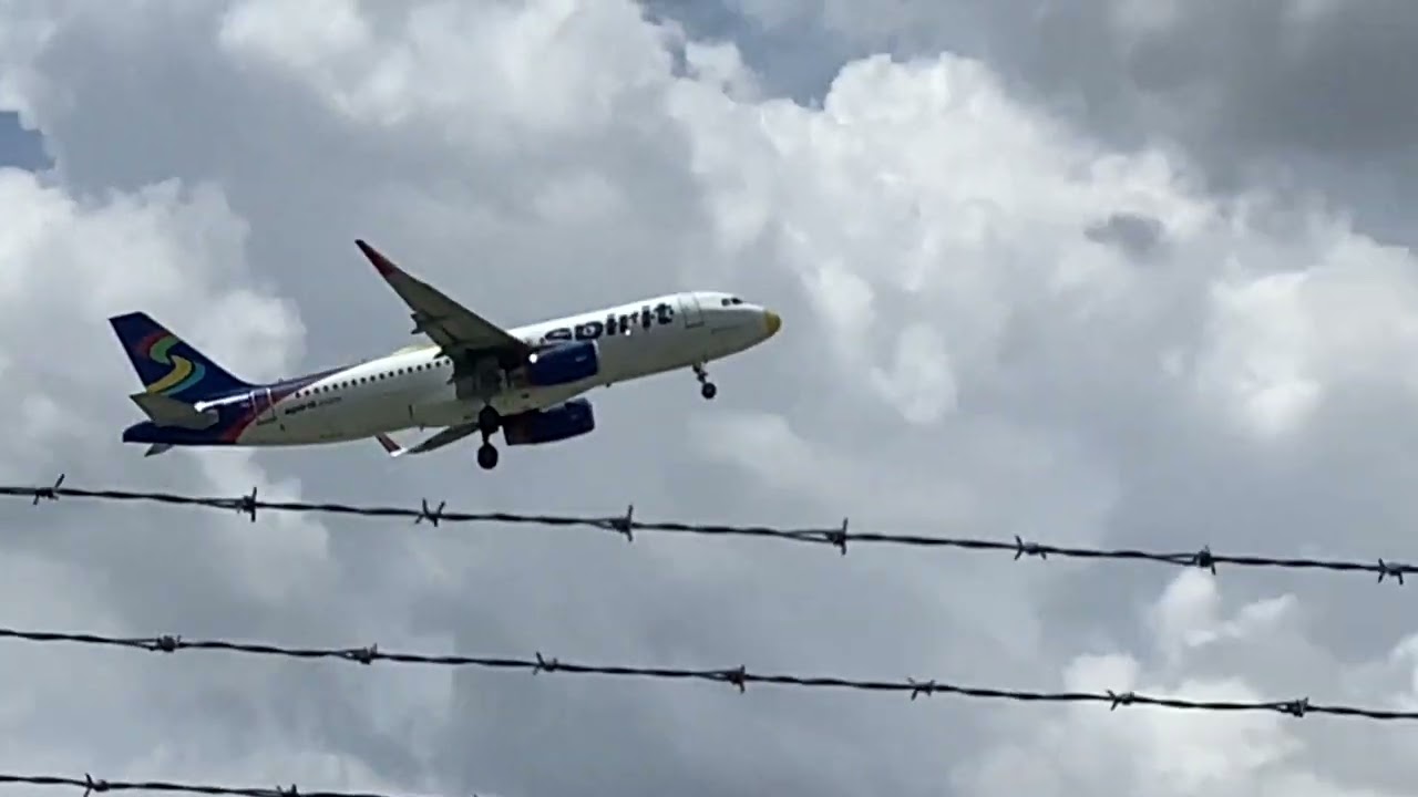 Up close Spirit Airlines A320 takeoff! Amazing! - YouTube