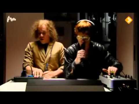 [Neonletters] Djs bij de begrafenis + Nikker Simon Live - YouTube