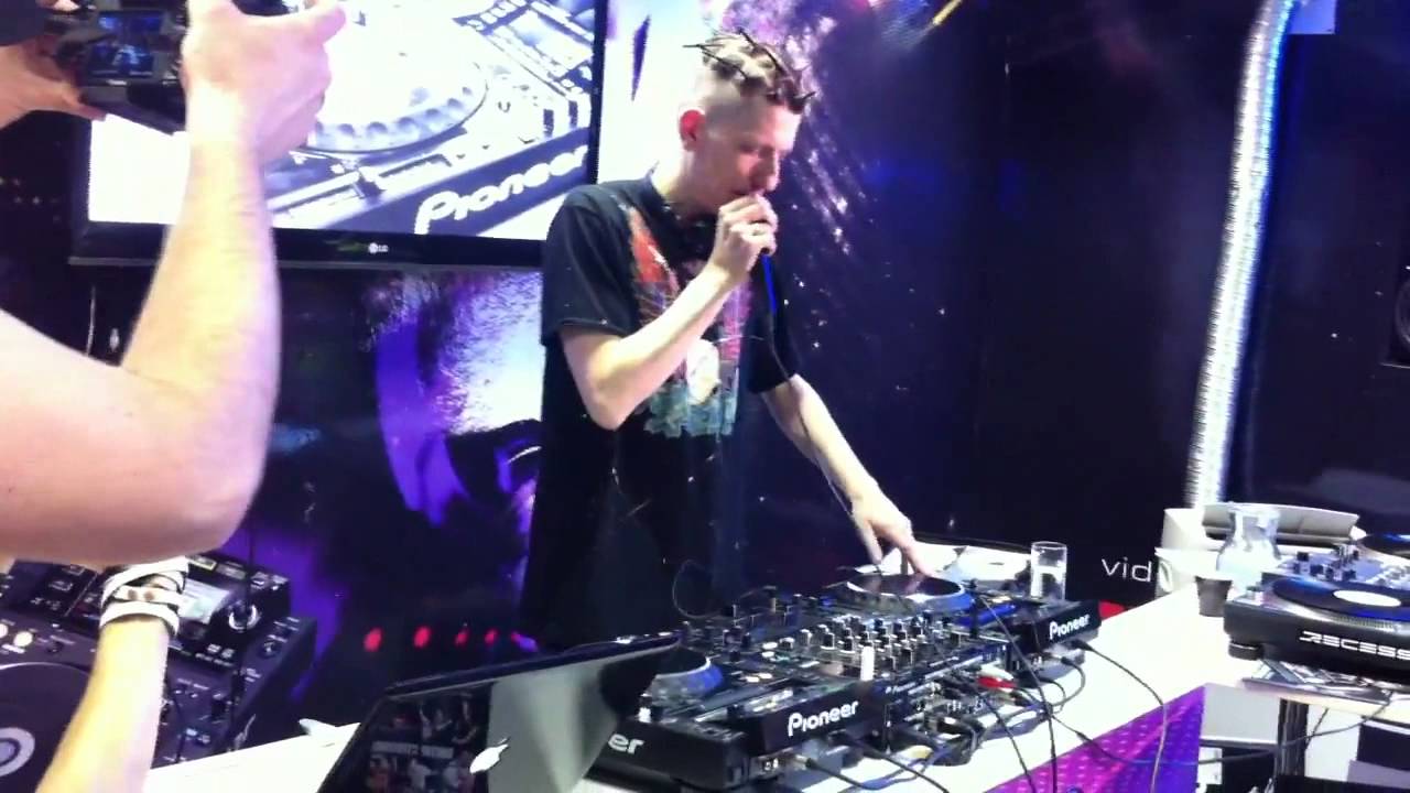 Dj MARK EG - Master Class in Audio School - YouTube