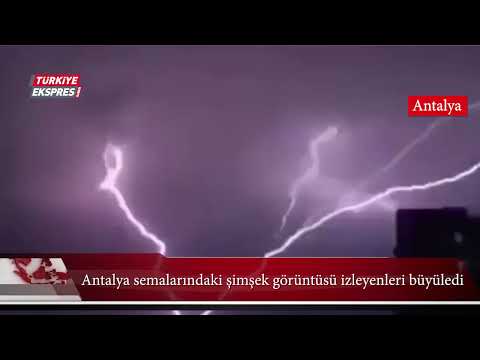 Antalya semalarındaki şimşek görüntüsü izleyenleri büyüledi