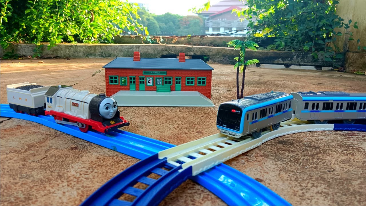 Mencari dan Merakit Thomas and friends Duchess Trackmaster dan Plarail Tokyo Metro 15000 - YouTube